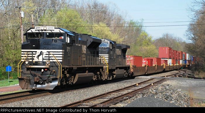 NS 22V makes its way east on the Lehigh Line with a load of CRFCs